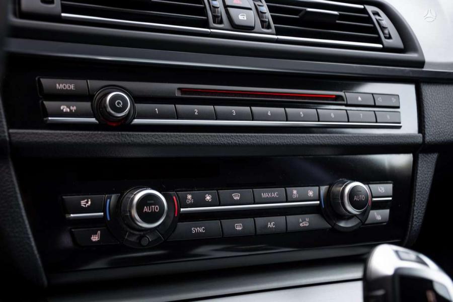 Black BMW 520 2015 in Vilnius, with an engine capacity of 2.00 L and mileage of 275 thousand km for 11399 €, photo 22 on AUTOMOTO.COM.LV