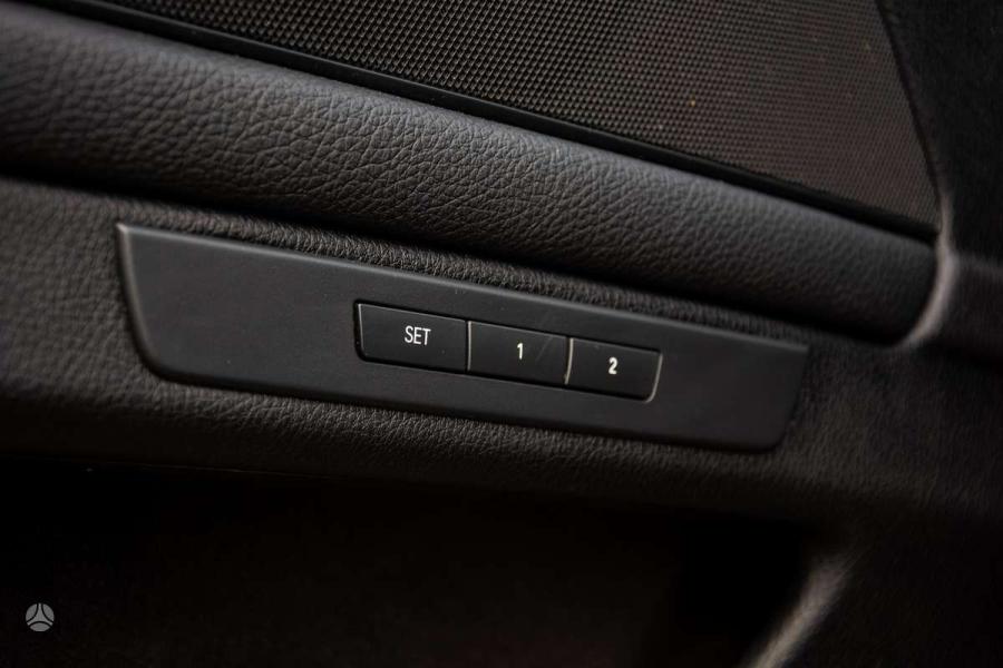 Black BMW 520 2015 in Vilnius, with an engine capacity of 2.00 L and mileage of 275 thousand km for 11399 €, photo 23 on AUTOMOTO.COM.LV