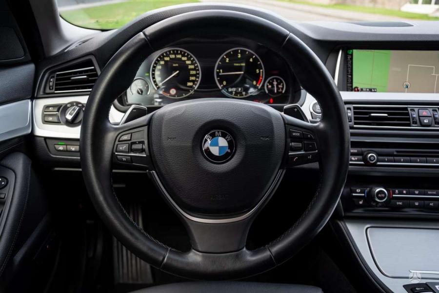 Black BMW 520 2015 in Vilnius, with an engine capacity of 2.00 L and mileage of 275 thousand km for 11399 €, photo 28 on AUTOMOTO.COM.LV