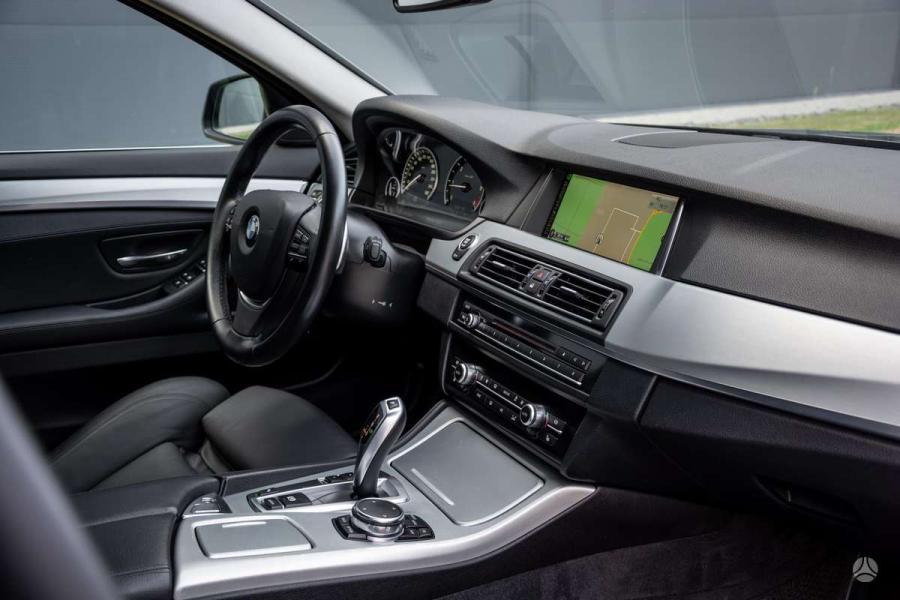 Black BMW 520 2015 in Vilnius, with an engine capacity of 2.00 L and mileage of 275 thousand km for 11399 €, photo 30 on AUTOMOTO.COM.LV