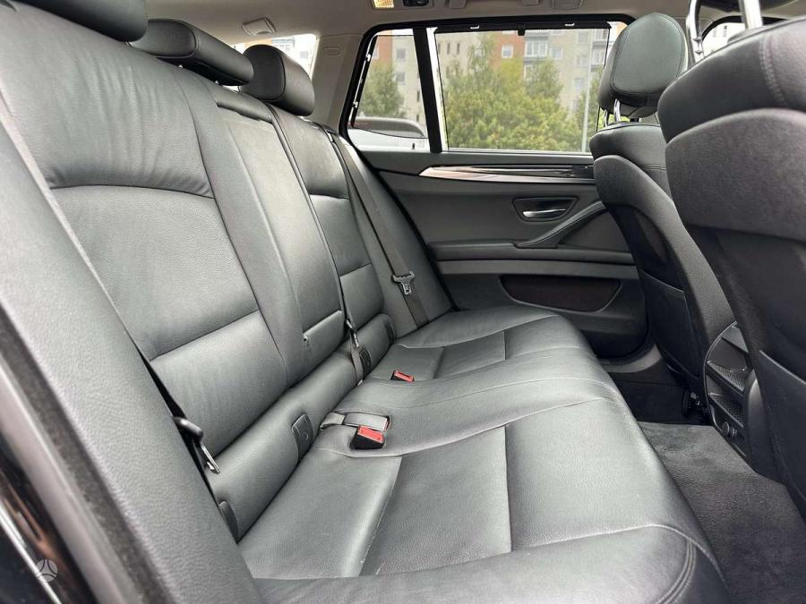 Melns BMW 520 2015 Klaipėda, ar dzinēja tilpumu 2.00 L un nobraukumu 256 tūkst. km par 8500 €, foto 28 vietnē AUTOMOTO.COM.LV