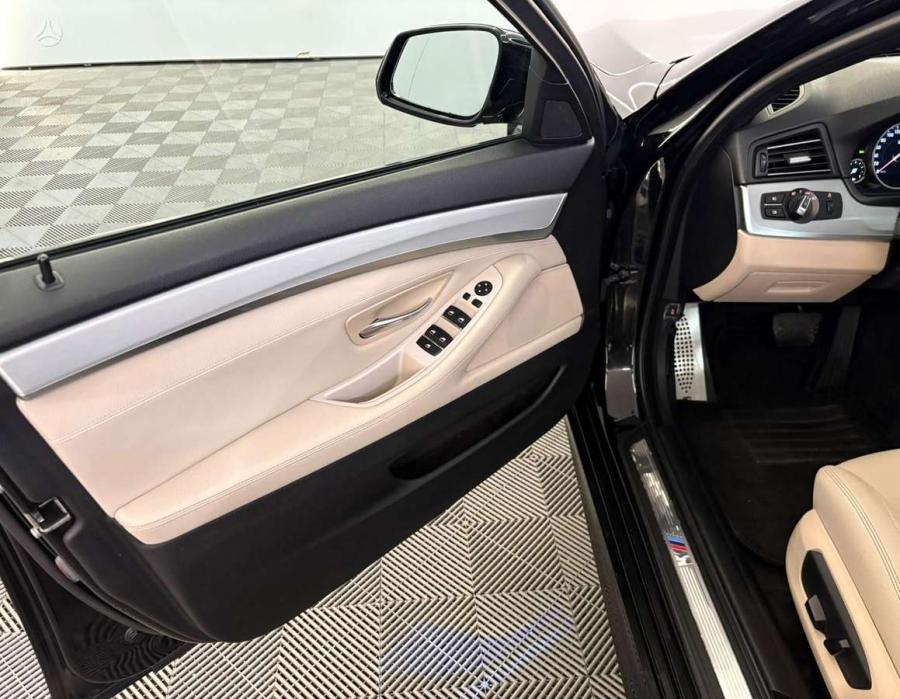 Melns BMW 520 2015 Marijampole, ar dzinēja tilpumu 2.00 L un nobraukumu 291 tūkst. km par 10999 €, foto 26 vietnē AUTOMOTO.COM.LV
