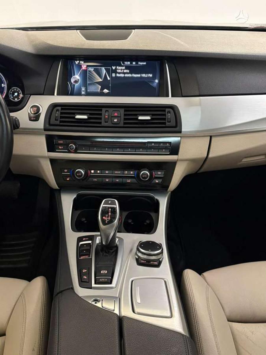 Melns BMW 520 2015 Marijampole, ar dzinēja tilpumu 2.00 L un nobraukumu 291 tūkst. km par 10999 €, foto 13 vietnē AUTOMOTO.COM.LV