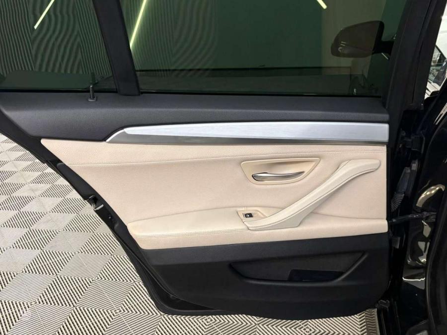 Melns BMW 520 2015 Marijampole, ar dzinēja tilpumu 2.00 L un nobraukumu 291 tūkst. km par 10999 €, foto 29 vietnē AUTOMOTO.COM.LV