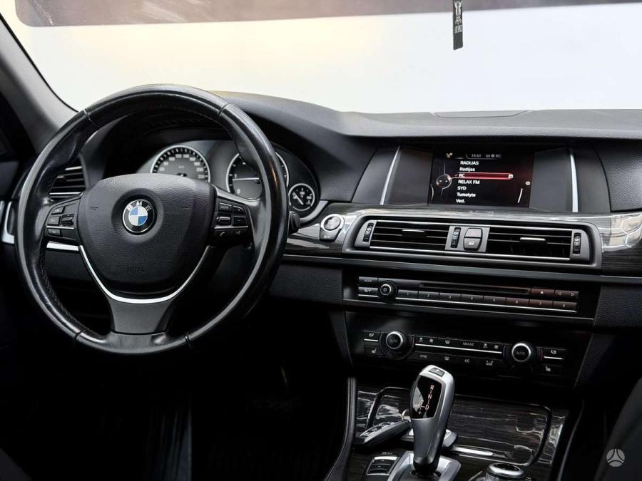 Melns BMW 520 2015 Viļņa, ar dzinēja tilpumu 2.00 L un nobraukumu 249 tūkst. km par 10690 €, foto 19 vietnē AUTOMOTO.COM.LV