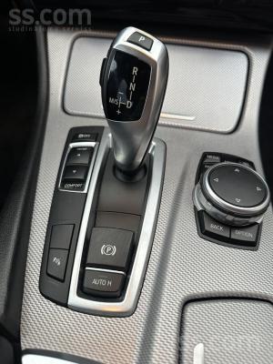 Black BMW 520 2015 in Riga, with an engine capacity of 2.00 L and mileage of 318 thousand km for 11750 €, photo 13 on AUTOMOTO.COM.LV