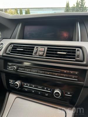 Black BMW 520 2015 in Riga, with an engine capacity of 2.00 L and mileage of 318 thousand km for 11750 €, photo 15 on AUTOMOTO.COM.LV