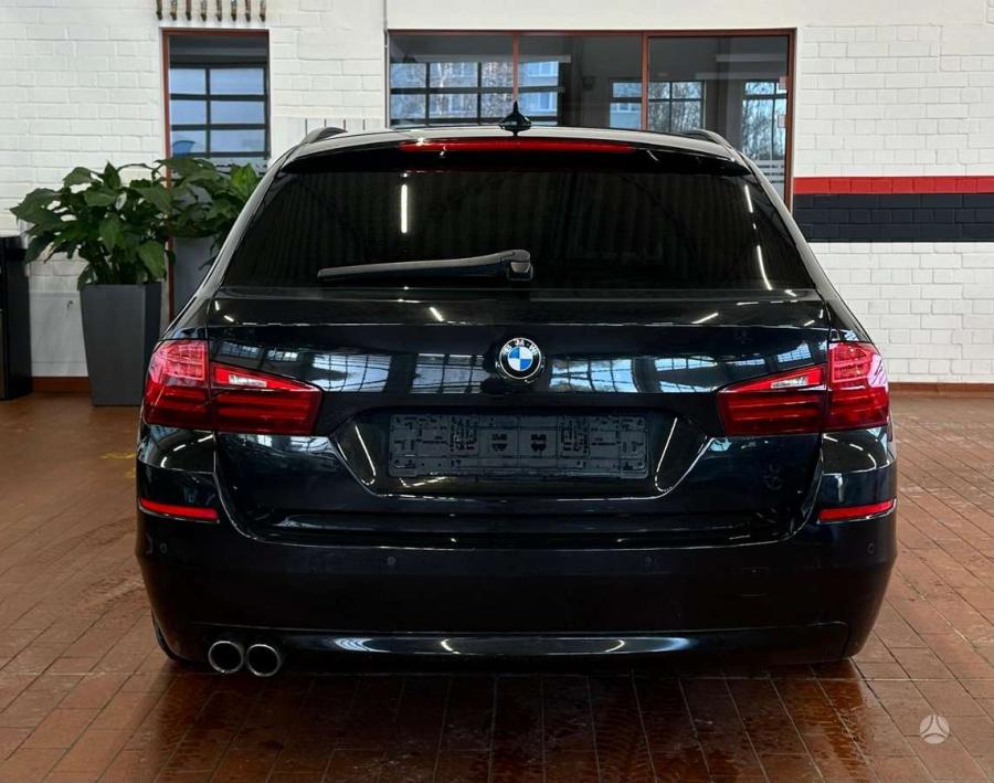 Black BMW 520 2016 in Kaunas, with an engine capacity of 2.00 L and mileage of 295 thousand km for 9900 €, photo 6 on AUTOMOTO.COM.LV