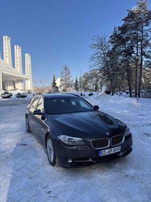 Melns BMW 520 2016 Elektrėnai, ar dzinēja tilpumu 2.00 L un nobraukumu 293 tūkst. km par 11800 €, foto  vietnē AUTOMOTO.COM.LV