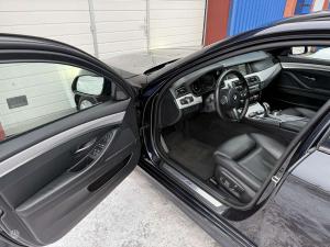Black BMW 520 2016 in Prienai, with an engine capacity of 2.00 L and mileage of 275 thousand km for 13900 €, photo 11 on AUTOMOTO.COM.LV