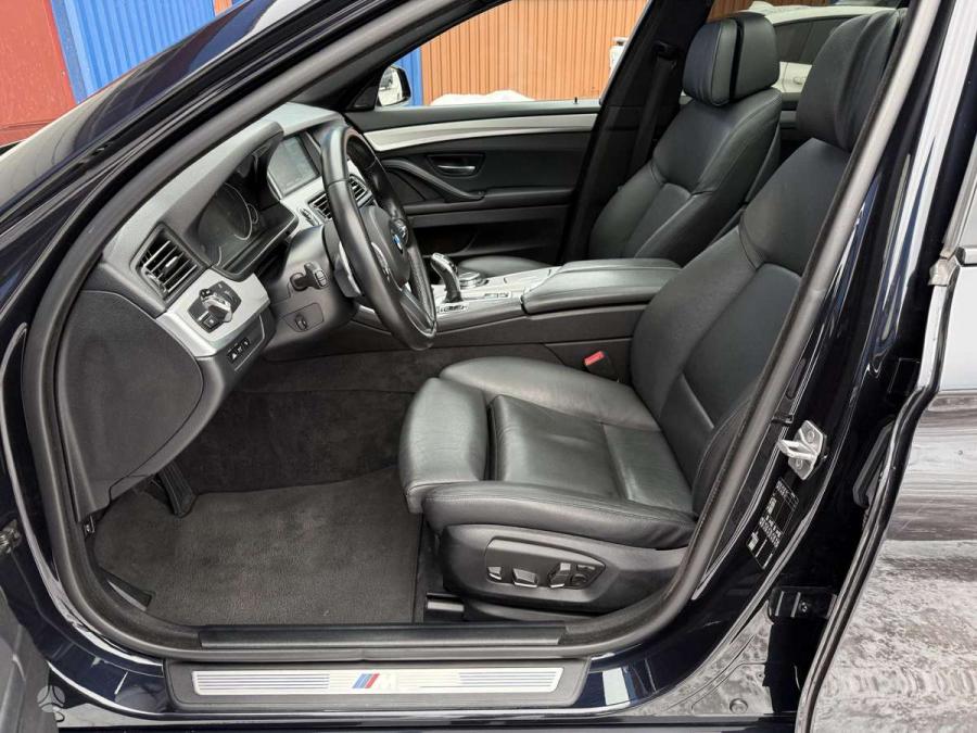 Black BMW 520 2016 in Prienai, with an engine capacity of 2.00 L and mileage of 275 thousand km for 13900 €, photo 17 on AUTOMOTO.COM.LV