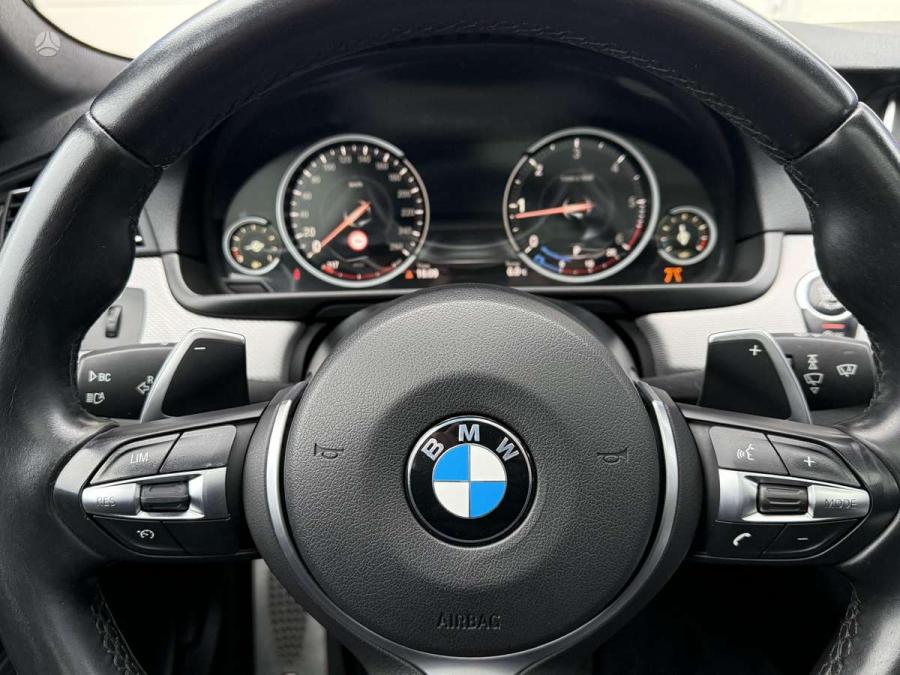 Black BMW 520 2016 in Prienai, with an engine capacity of 2.00 L and mileage of 275 thousand km for 13900 €, photo 29 on AUTOMOTO.COM.LV