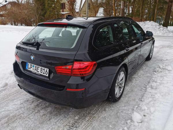 Black BMW 520 2016 in Sakiai, with an engine capacity of 2.00 L and mileage of 380 thousand km for 9200 €, photo 4 on AUTOMOTO.COM.LV