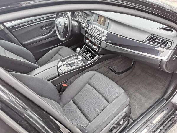 Black BMW 520 2016 in Sakiai, with an engine capacity of 2.00 L and mileage of 380 thousand km for 9200 €, photo 10 on AUTOMOTO.COM.LV