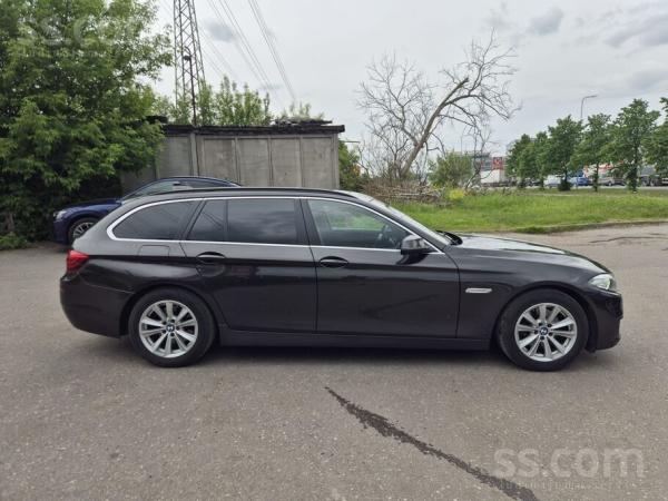 Black BMW 520 2016 in Riga, with an engine capacity of 2.00 L and mileage of 268 thousand km for 11490 €, photo 5 on AUTOMOTO.COM.LV