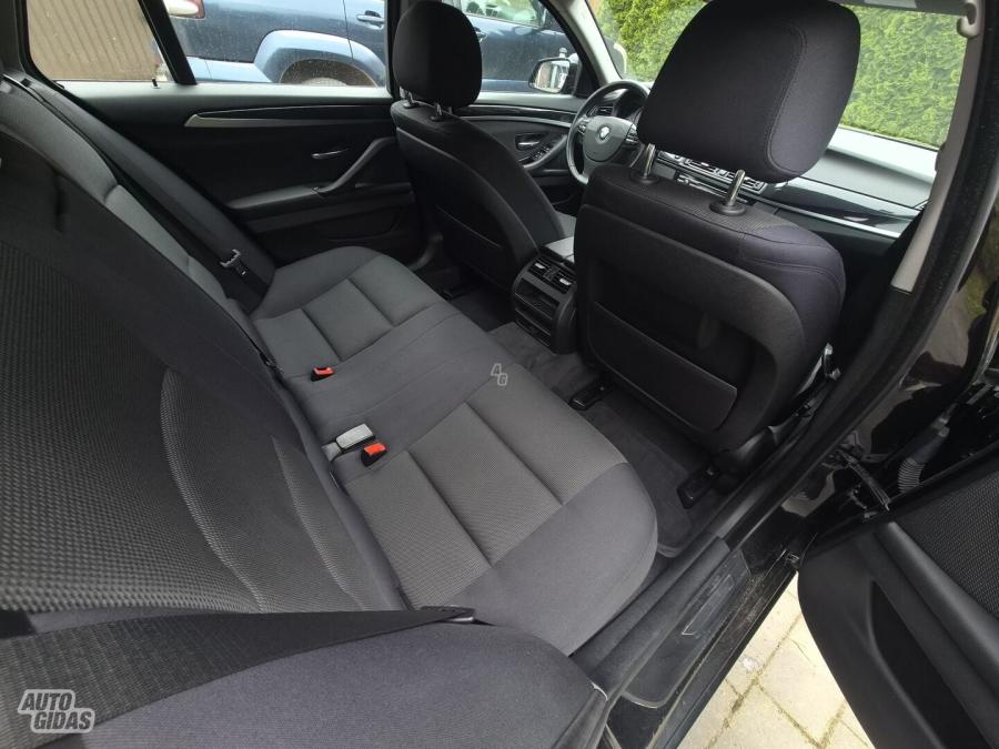 Black BMW 520 2016 in Sakiai, with an engine capacity of 2.00 L and mileage of 380 thousand km for 7999 €, photo 11 on AUTOMOTO.COM.LV