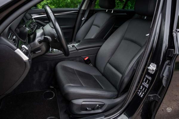 Black BMW 520 2016 in Elektrenai, with an engine capacity of 2.00 L and mileage of 240 thousand km for 11500 €, photo 9 on AUTOMOTO.COM.LV