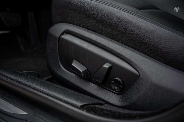 Black BMW 520 2016 in Elektrenai, with an engine capacity of 2.00 L and mileage of 240 thousand km for 11500 €, photo 10 on AUTOMOTO.COM.LV