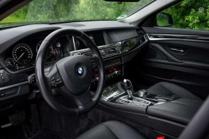 Melns BMW 520 2016 Elektrėnai, ar dzinēja tilpumu 2.00 L un nobraukumu 240 tūkst. km par 11500 €, foto 12 vietnē AUTOMOTO.COM.LV