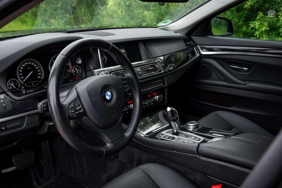 Melns BMW 520 2016 Elektrėnai, ar dzinēja tilpumu 2.00 L un nobraukumu 240 tūkst. km par 11500 €, foto 12 vietnē AUTOMOTO.COM.LV
