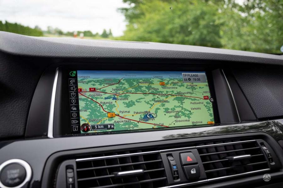 Melns BMW 520 2016 Elektrėnai, ar dzinēja tilpumu 2.00 L un nobraukumu 240 tūkst. km par 11500 €, foto 16 vietnē AUTOMOTO.COM.LV