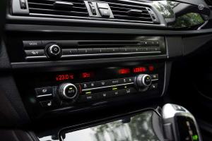 Melns BMW 520 2016 Elektrėnai, ar dzinēja tilpumu 2.00 L un nobraukumu 240 tūkst. km par 11500 €, foto 17 vietnē AUTOMOTO.COM.LV