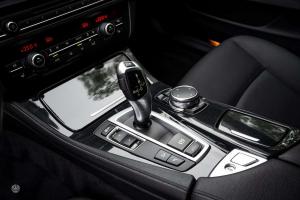 Melns BMW 520 2016 Elektrėnai, ar dzinēja tilpumu 2.00 L un nobraukumu 240 tūkst. km par 11500 €, foto 18 vietnē AUTOMOTO.COM.LV
