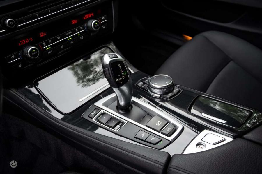 Melns BMW 520 2016 Elektrėnai, ar dzinēja tilpumu 2.00 L un nobraukumu 240 tūkst. km par 11500 €, foto 18 vietnē AUTOMOTO.COM.LV