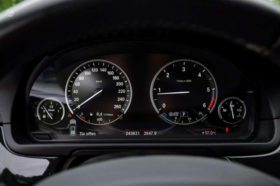 Melns BMW 520 2016 Elektrėnai, ar dzinēja tilpumu 2.00 L un nobraukumu 240 tūkst. km par 11500 €, foto 21 vietnē AUTOMOTO.COM.LV