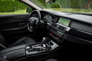 Melns BMW 520 2016 Elektrėnai, ar dzinēja tilpumu 2.00 L un nobraukumu 240 tūkst. km par 11500 €, foto 22 vietnē AUTOMOTO.COM.LV