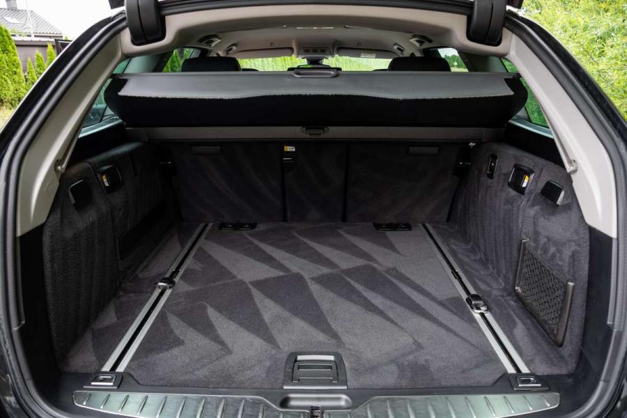 Melns BMW 520 2016 Elektrėnai, ar dzinēja tilpumu 2.00 L un nobraukumu 240 tūkst. km par 11500 €, foto 25 vietnē AUTOMOTO.COM.LV