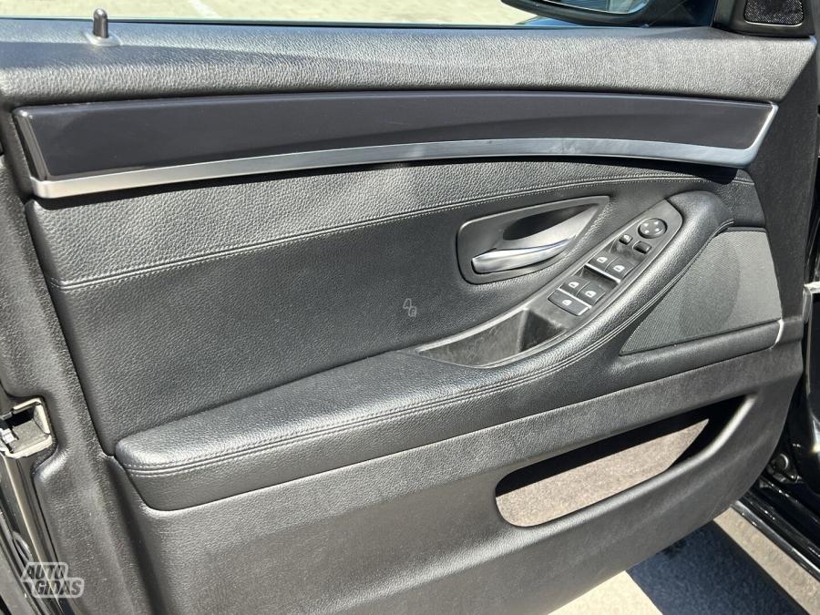 Black BMW 520 2016 in Klaipeda, with an engine capacity of 2.00 L and mileage of 310 thousand km for 12500 €, photo 10 on AUTOMOTO.COM.LV