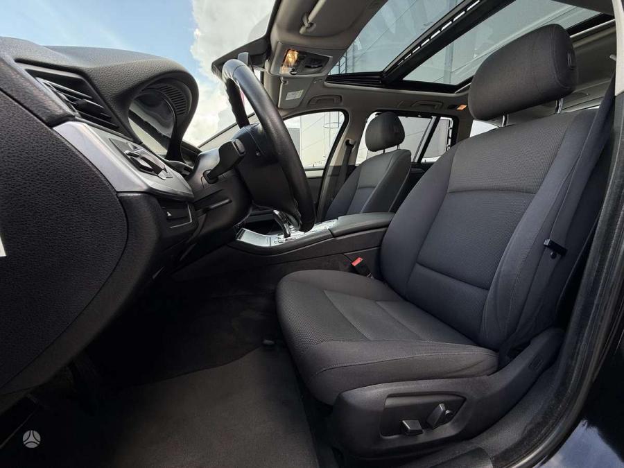 Black BMW 520 2016 in Siauliai, with an engine capacity of 2.00 L and mileage of 299 thousand km for 10950 €, photo 20 on AUTOMOTO.COM.LV