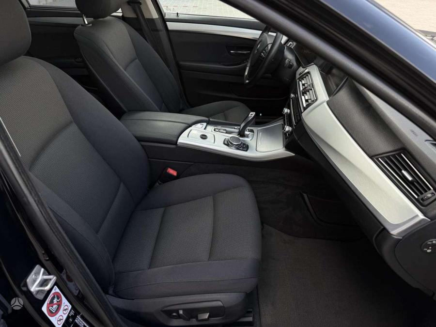 Black BMW 520 2016 in Siauliai, with an engine capacity of 2.00 L and mileage of 299 thousand km for 10950 €, photo 24 on AUTOMOTO.COM.LV