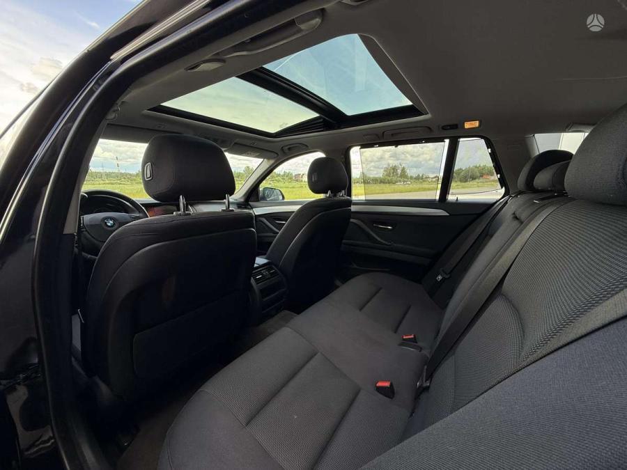 Black BMW 520 2016 in Siauliai, with an engine capacity of 2.00 L and mileage of 299 thousand km for 10950 €, photo 25 on AUTOMOTO.COM.LV