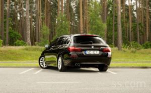 Black BMW 520 2016 in Riga, with an engine capacity of 2.00 L and mileage of 268 thousand km for 10590 €, photo 8 on AUTOMOTO.COM.LV