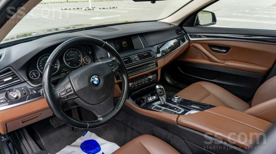 Black BMW 520 2016 in Riga, with an engine capacity of 2.00 L and mileage of 268 thousand km for 10590 €, photo 10 on AUTOMOTO.COM.LV