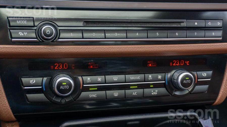 Black BMW 520 2016 in Riga, with an engine capacity of 2.00 L and mileage of 268 thousand km for 10590 €, photo 17 on AUTOMOTO.COM.LV