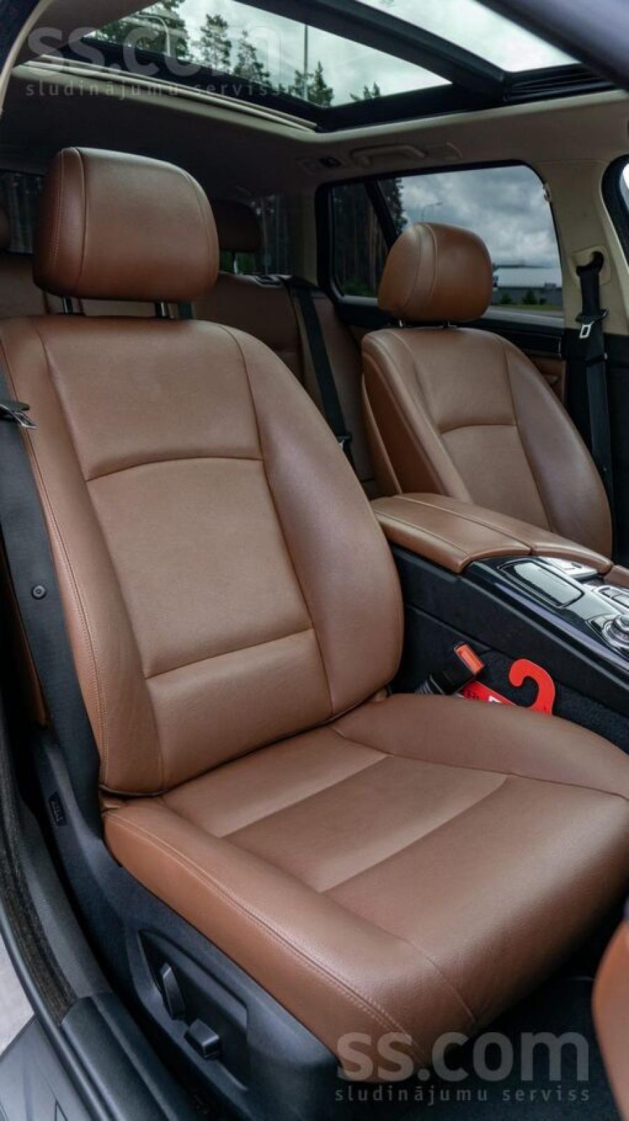 Black BMW 520 2016 in Riga, with an engine capacity of 2.00 L and mileage of 268 thousand km for 10590 €, photo 28 on AUTOMOTO.COM.LV