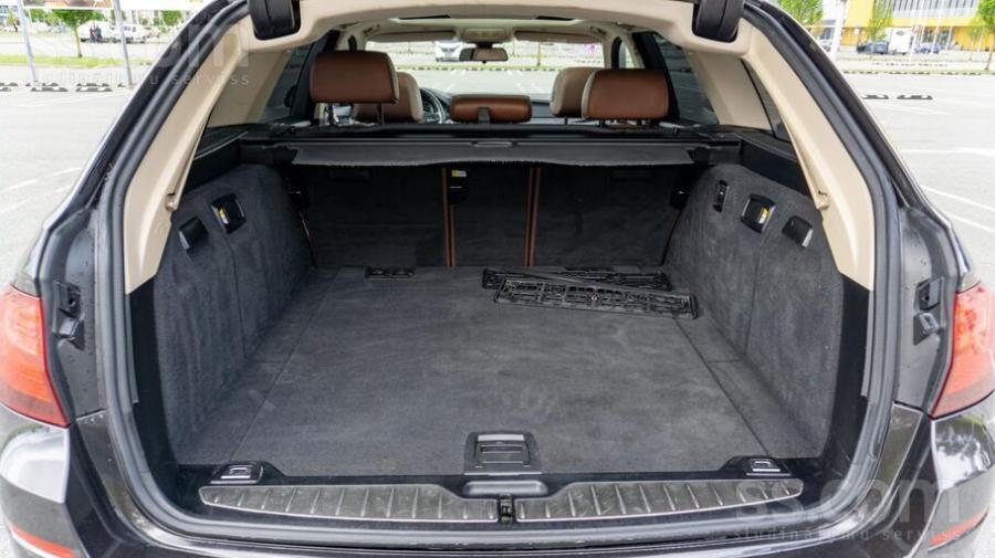 Black BMW 520 2016 in Riga, with an engine capacity of 2.00 L and mileage of 268 thousand km for 10590 €, photo 30 on AUTOMOTO.COM.LV