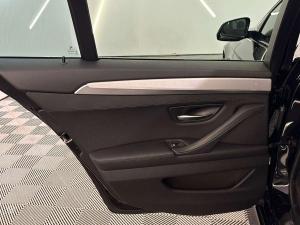 Melns BMW 520 2016 Marijampole, ar dzinēja tilpumu 2.00 L un nobraukumu 213 tūkst. km par 14999 €, foto 10 vietnē AUTOMOTO.COM.LV