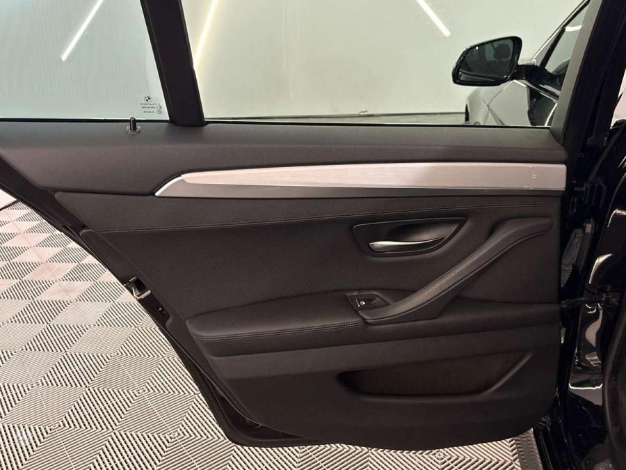 Melns BMW 520 2016 Marijampole, ar dzinēja tilpumu 2.00 L un nobraukumu 213 tūkst. km par 14999 €, foto 10 vietnē AUTOMOTO.COM.LV