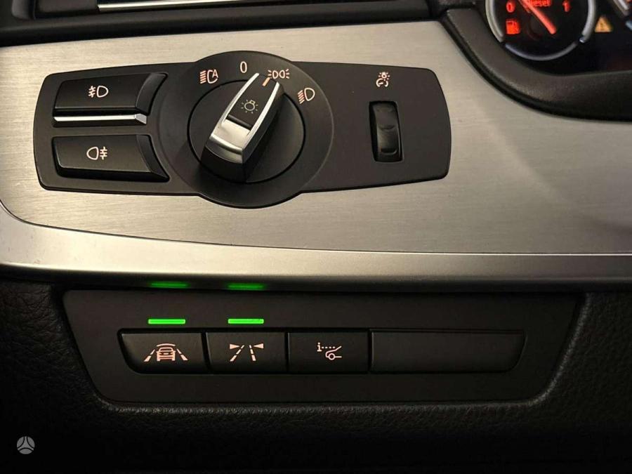 Melns BMW 520 2016 Marijampole, ar dzinēja tilpumu 2.00 L un nobraukumu 213 tūkst. km par 14999 €, foto 13 vietnē AUTOMOTO.COM.LV