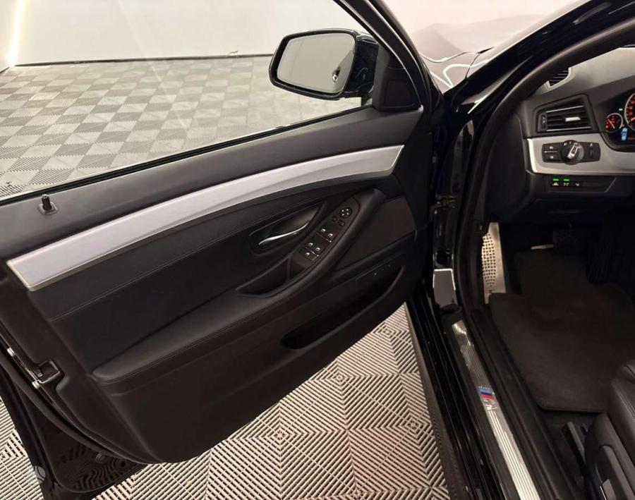 Melns BMW 520 2016 Marijampole, ar dzinēja tilpumu 2.00 L un nobraukumu 213 tūkst. km par 14999 €, foto 15 vietnē AUTOMOTO.COM.LV