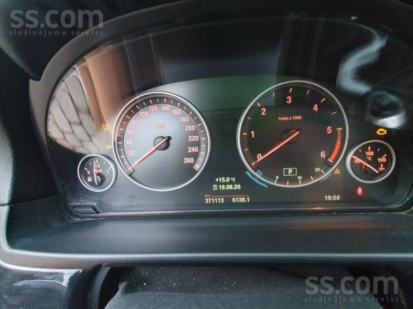 Black BMW 520 2016 in Riga, with an engine capacity of 2.00 L and mileage of 370 thousand km for 8500 €, photo 4 on AUTOMOTO.COM.LV
