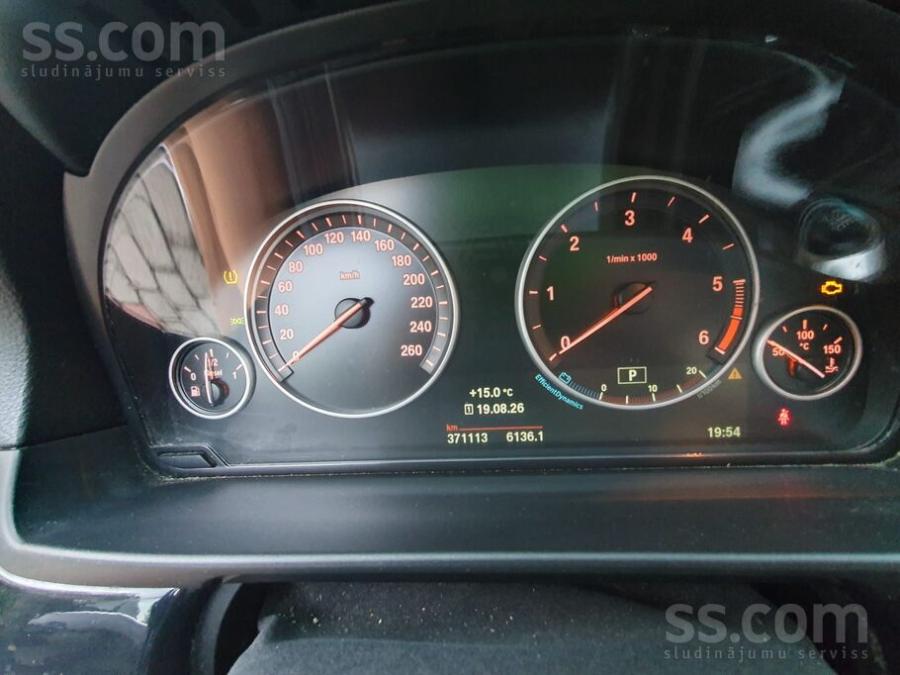 Black BMW 520 2016 in Riga, with an engine capacity of 2.00 L and mileage of 370 thousand km for 8500 €, photo 5 on AUTOMOTO.COM.LV