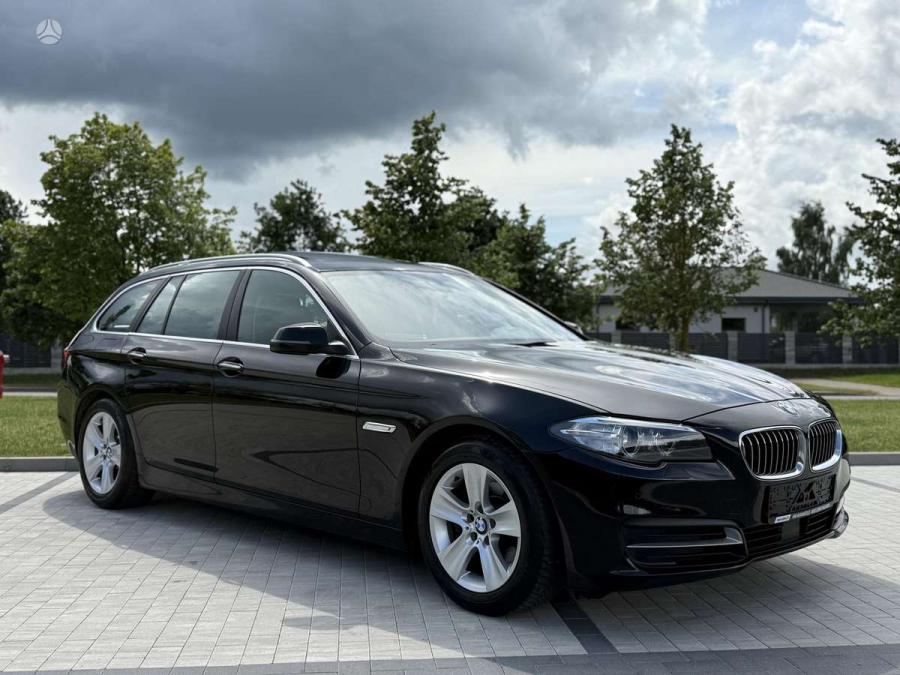 Black BMW 520 2016 in Siauliai, with an engine capacity of 2.00 L and mileage of 299 thousand km for 10950 €, photo 4 on AUTOMOTO.COM.LV