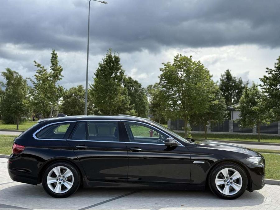 Black BMW 520 2016 in Siauliai, with an engine capacity of 2.00 L and mileage of 299 thousand km for 10950 €, photo 7 on AUTOMOTO.COM.LV