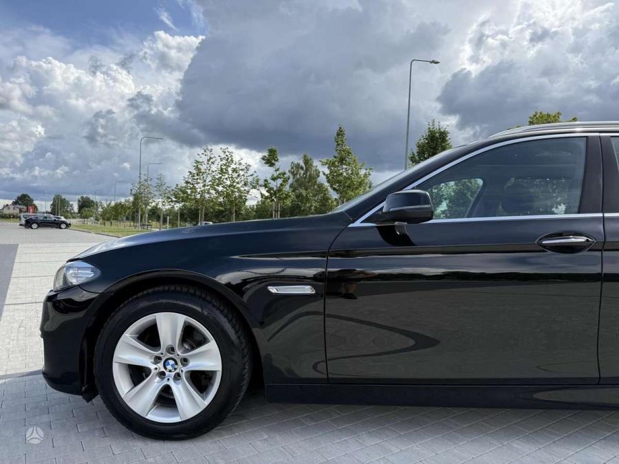 Black BMW 520 2016 in Siauliai, with an engine capacity of 2.00 L and mileage of 299 thousand km for 10950 €, photo 14 on AUTOMOTO.COM.LV