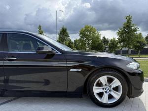 Black BMW 520 2016 in Siauliai, with an engine capacity of 2.00 L and mileage of 299 thousand km for 10950 €, photo 17 on AUTOMOTO.COM.LV